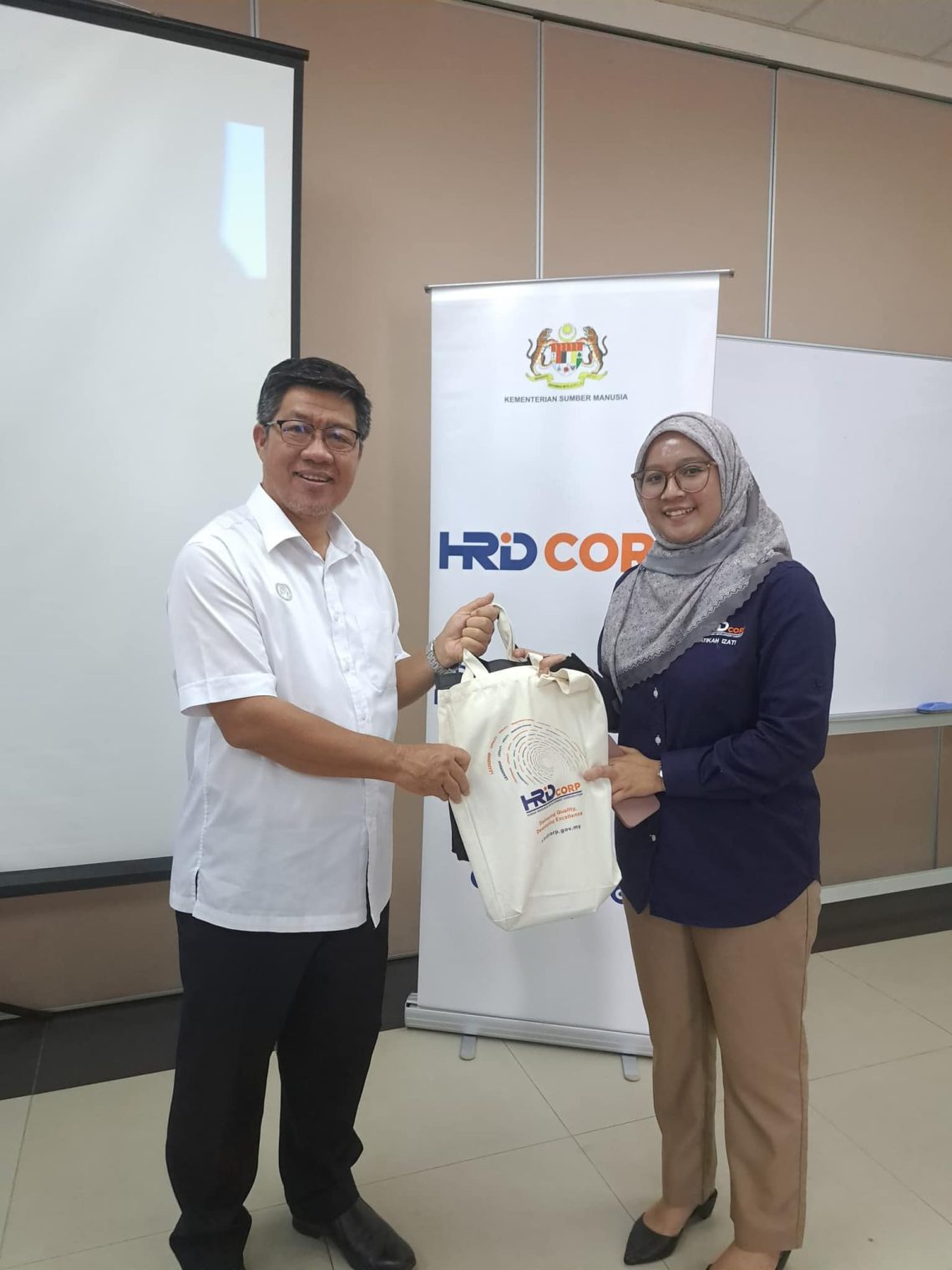 Program Focus Group Discussion untuk Industri Pertanian di Kawasan ...